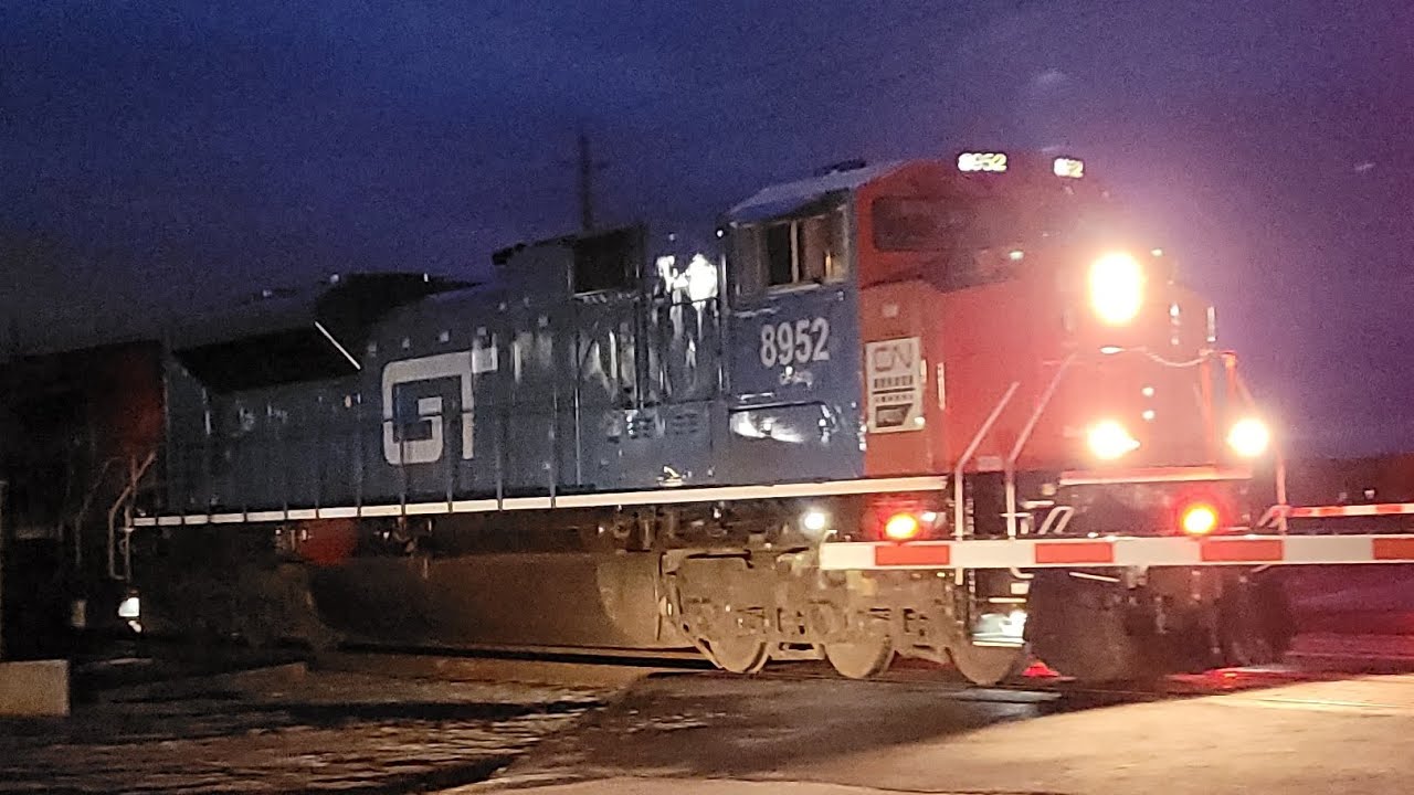 (Grand Trunk Heritage Unit!!!!) (Kansas City Southern) CN 397 - 8952 ...