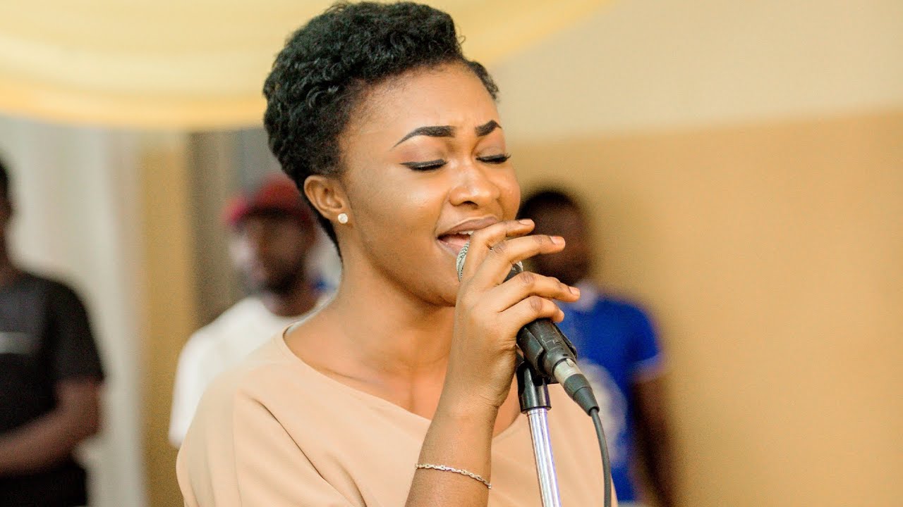 EFE GRACE LIVE worship - YouTube