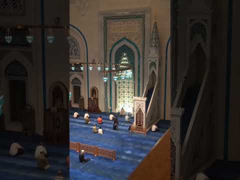 Alpcan Çelik Levent Barbaros Hayrettin paşa camii imam hatipinden Haşr süresi..