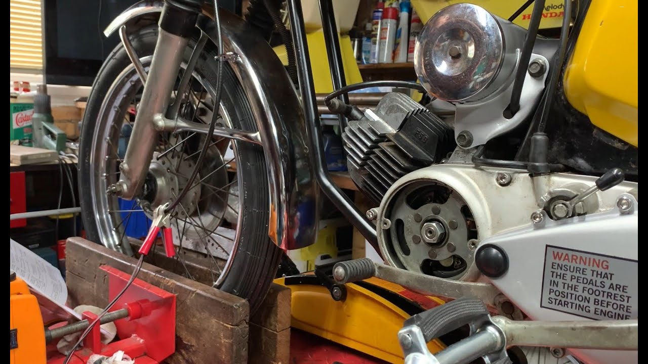 Checking ignition timing on moped engine. - YouTube