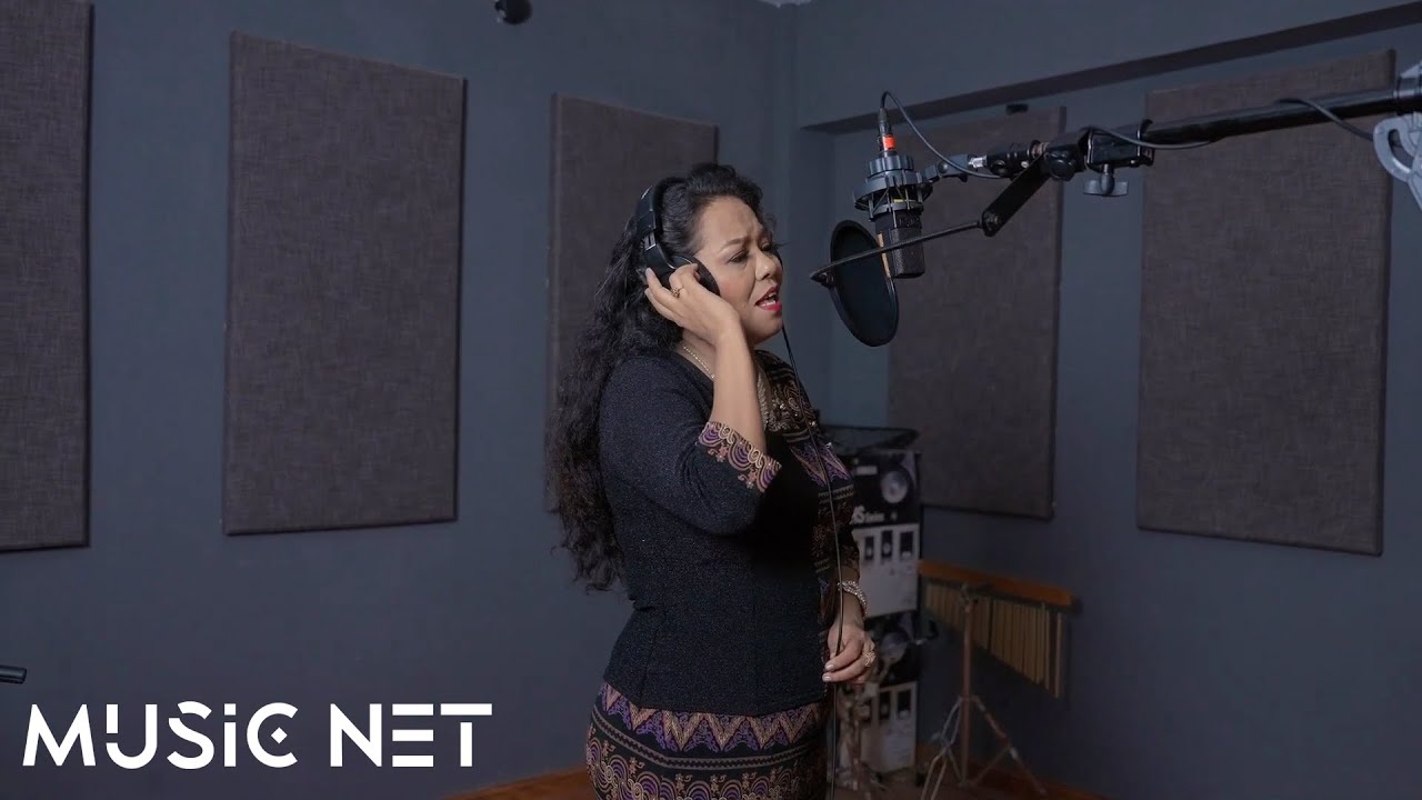 ဖြူဖြူဝင်း(Phyu Phyu Win)-အသည်းတစ်ခြမ်းကိုလွမ်းဖို့သိမ်းထားမယ် [Offical Music Video] - YouTube