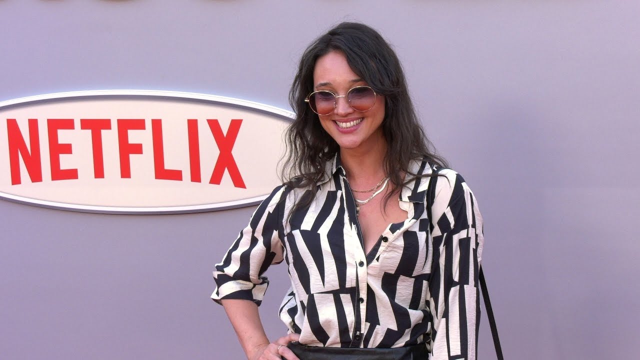 Karalynn Dunton attends Netflix's "Unfrosted" red carpet premiere in ...
