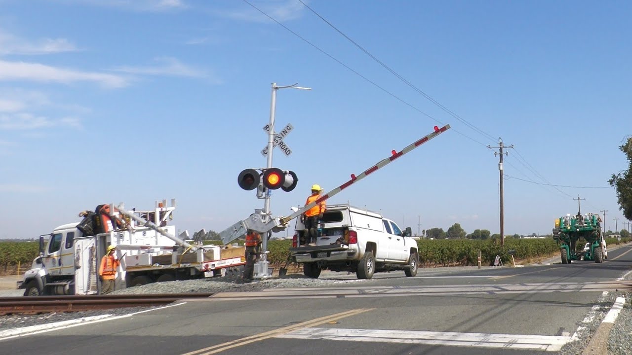 W Woodbridge Rd. Railroad Crossing New Signal Installation Finishing ...