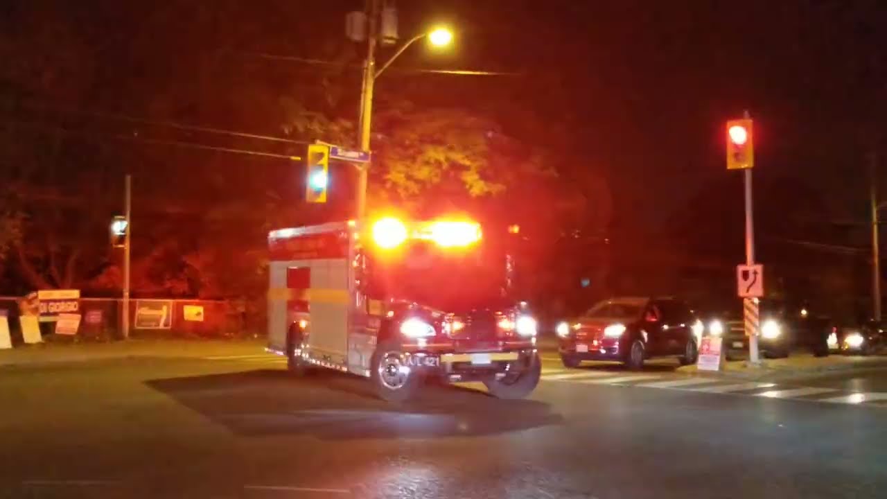 Toronto Fire NEW Air/Light 421 Responding - YouTube