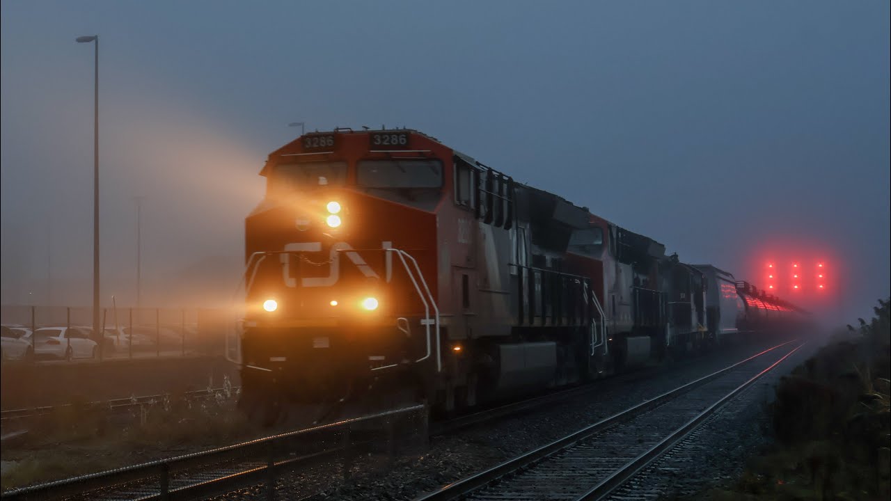 (Waterloo Central 8140!) CN train A424 east at Mount Pleasant (11/20 ...