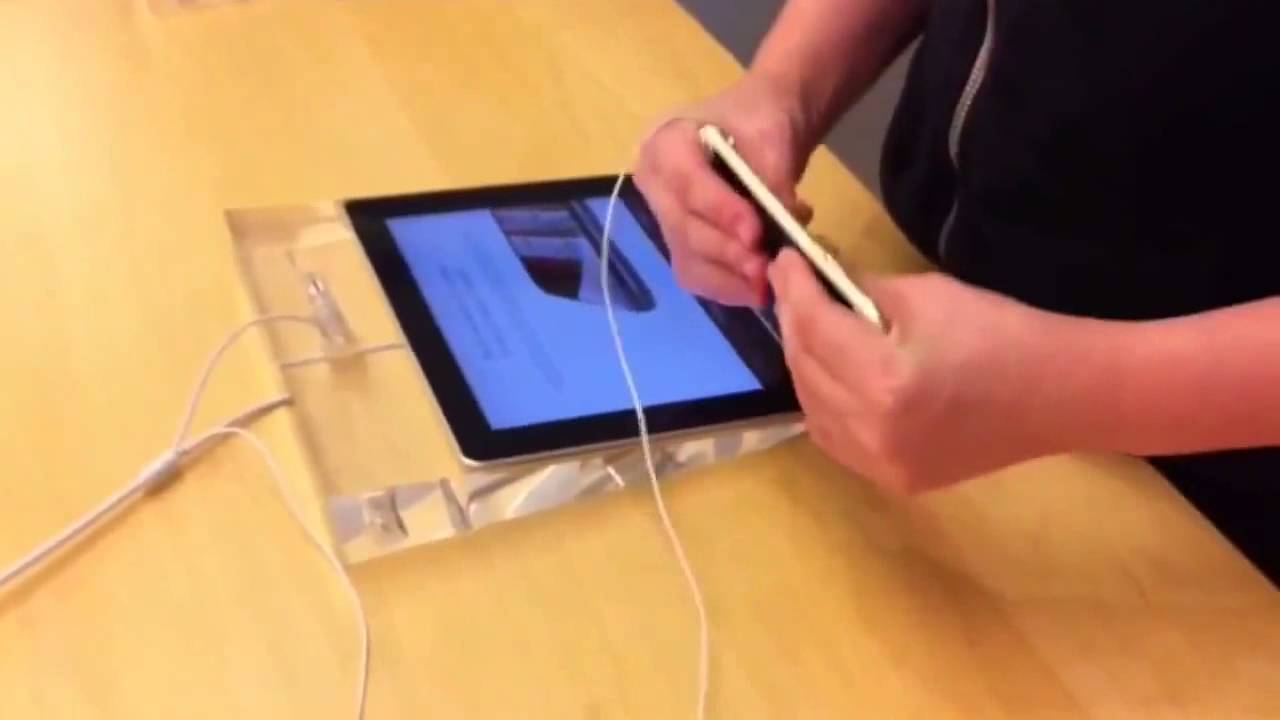 Bending the iPhone 6 at the Apple store! - YouTube