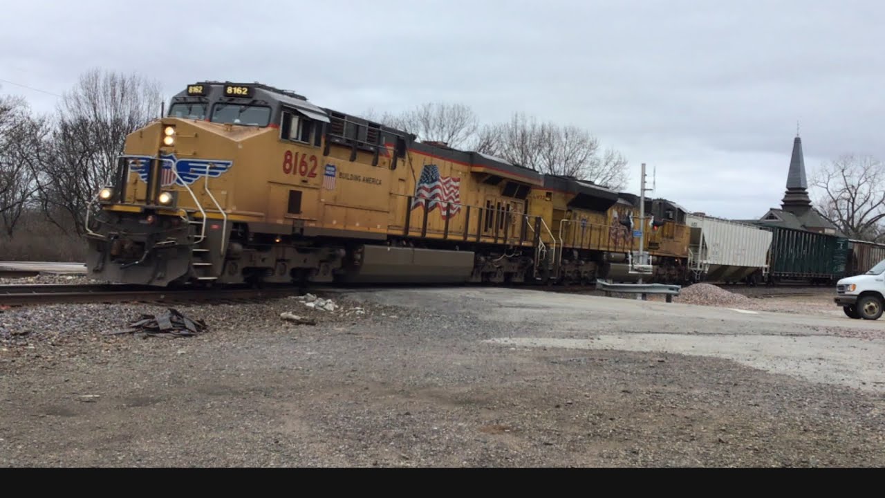 UP Trains: UP 8162 EB @ Lawrence, KS (Lots of old freight cars!) - YouTube