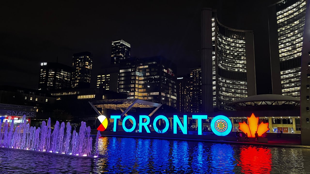 Toronto LIVE Exploring Thursday Evening (October 6, 2022) - YouTube