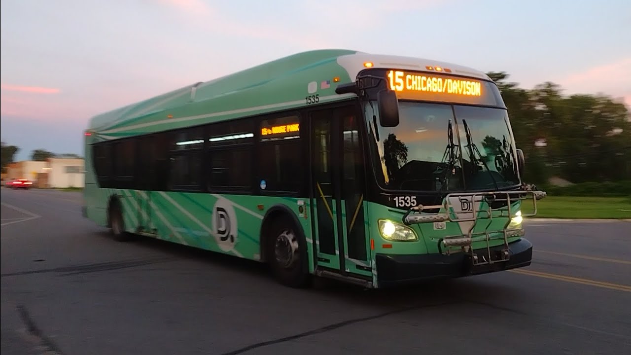 Westbound DDOT bus 1535 XD40 NFI 2015 on Route 15 Chicago-Davison to ...