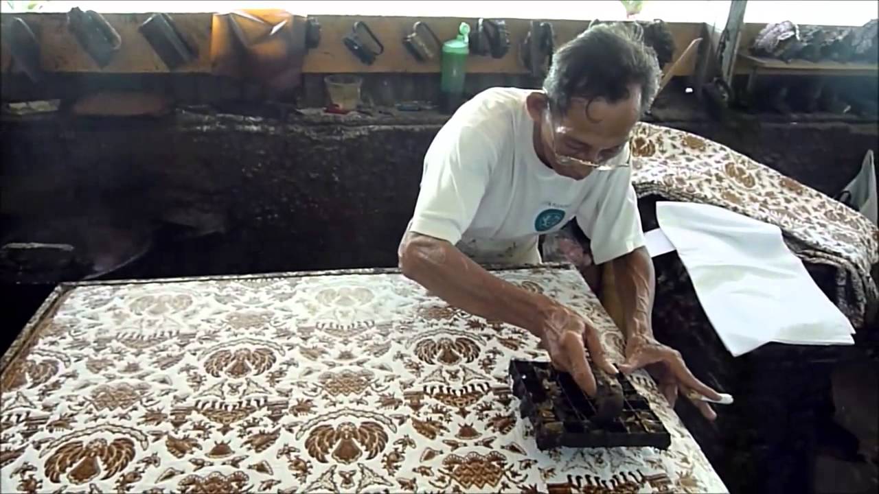 Batik making - Applying wax with a stamp - YouTube