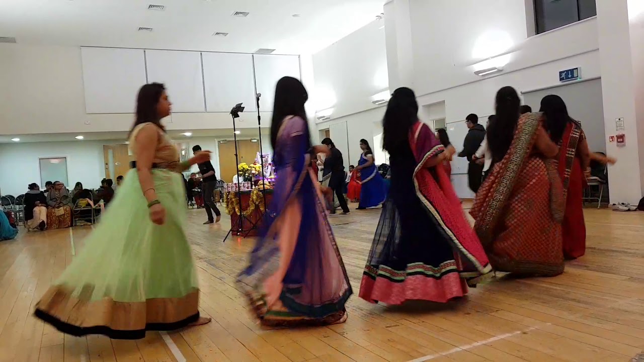 Indian dance at a Indian party - YouTube