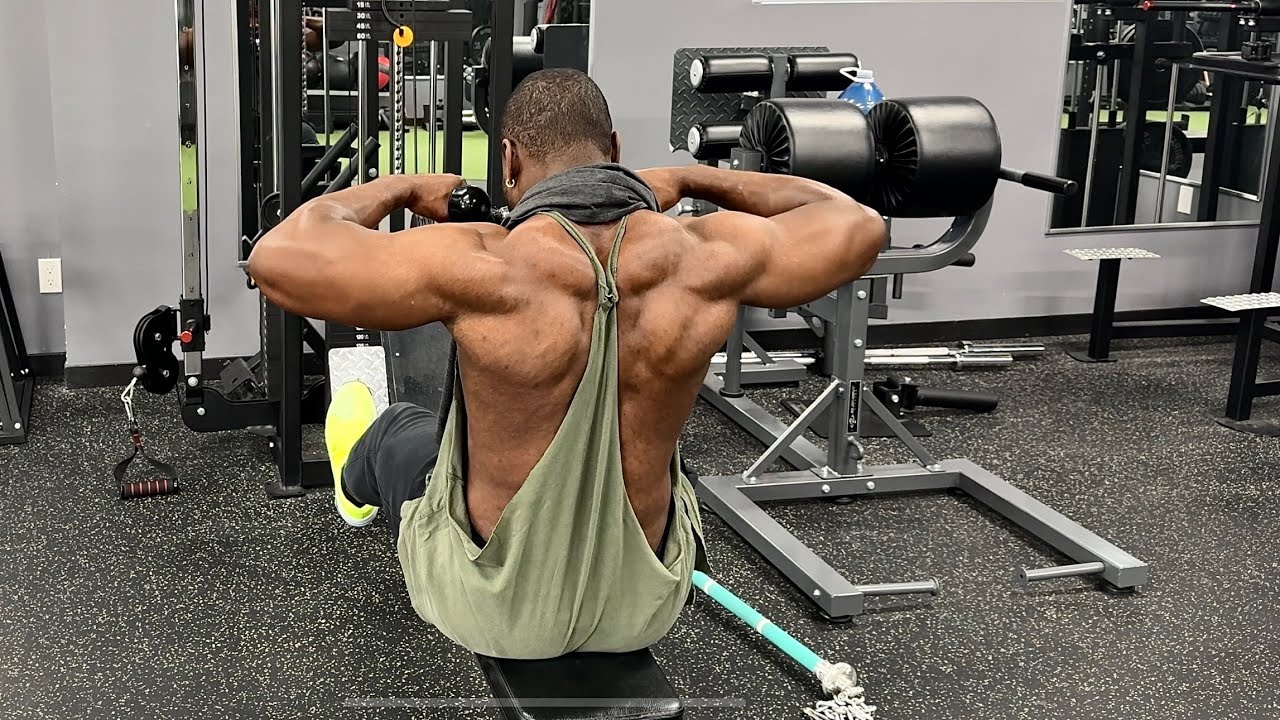 HOW TO BUILD UP THOSE SHOULDERS | 3D DELTS | TIPS!!! - YouTube