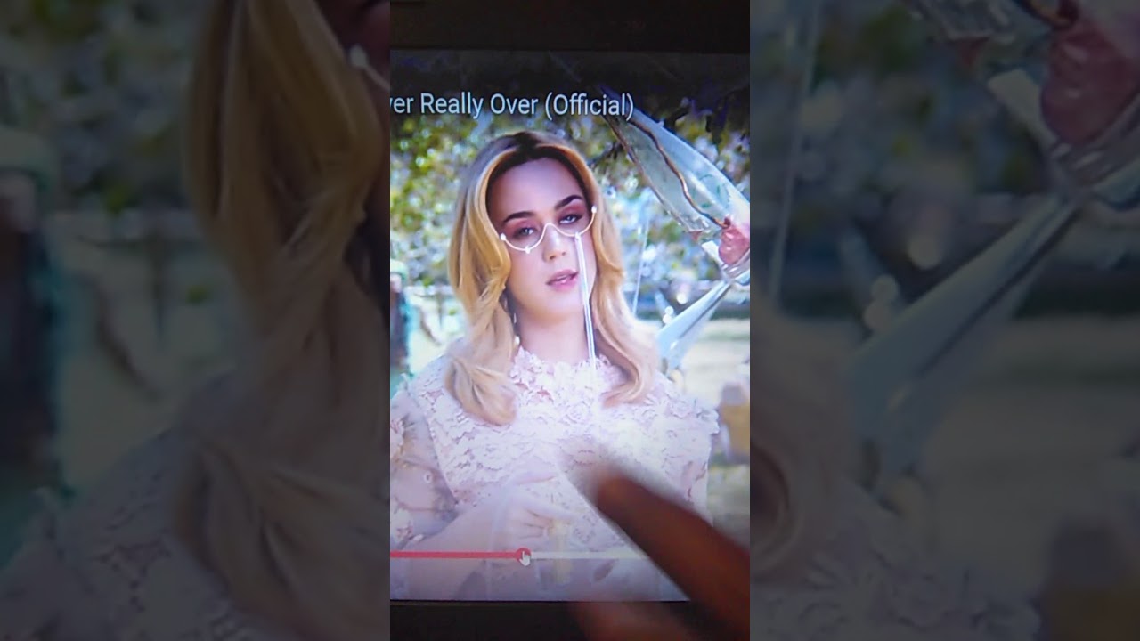 Katy Perry 2019 music video never really over Everybody in Hollywood is ...