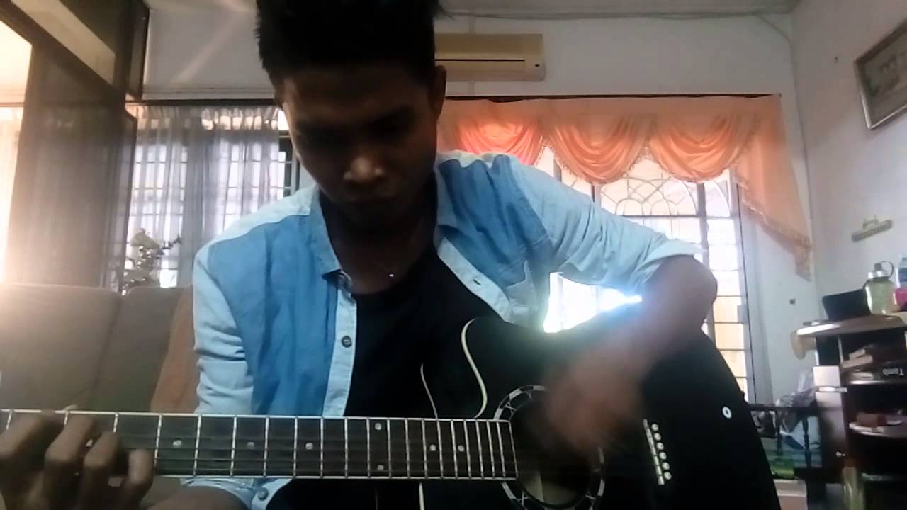 TKI malaysia Main gitar kidal salju band (kasih) - YouTube