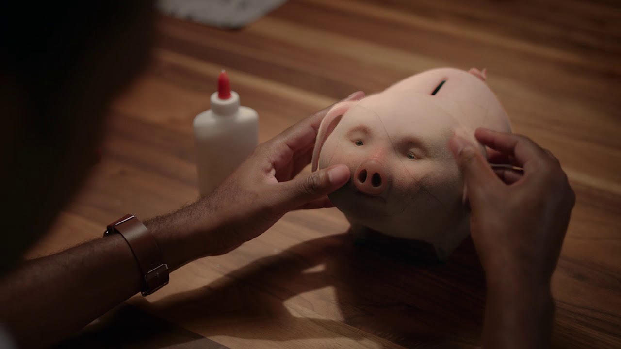 Santander 'Piggy' by Daniel Kleinman - YouTube