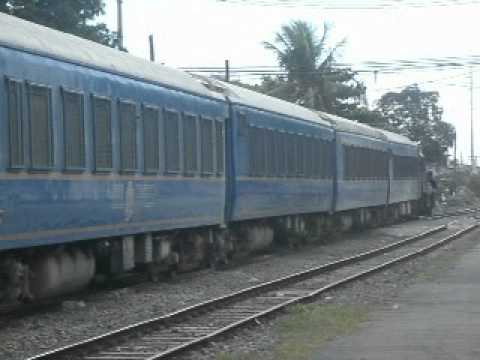 PNR Del 918 hauled 1 Reclining Car 4 Sleeper Coach and Del 5001 - YouTube