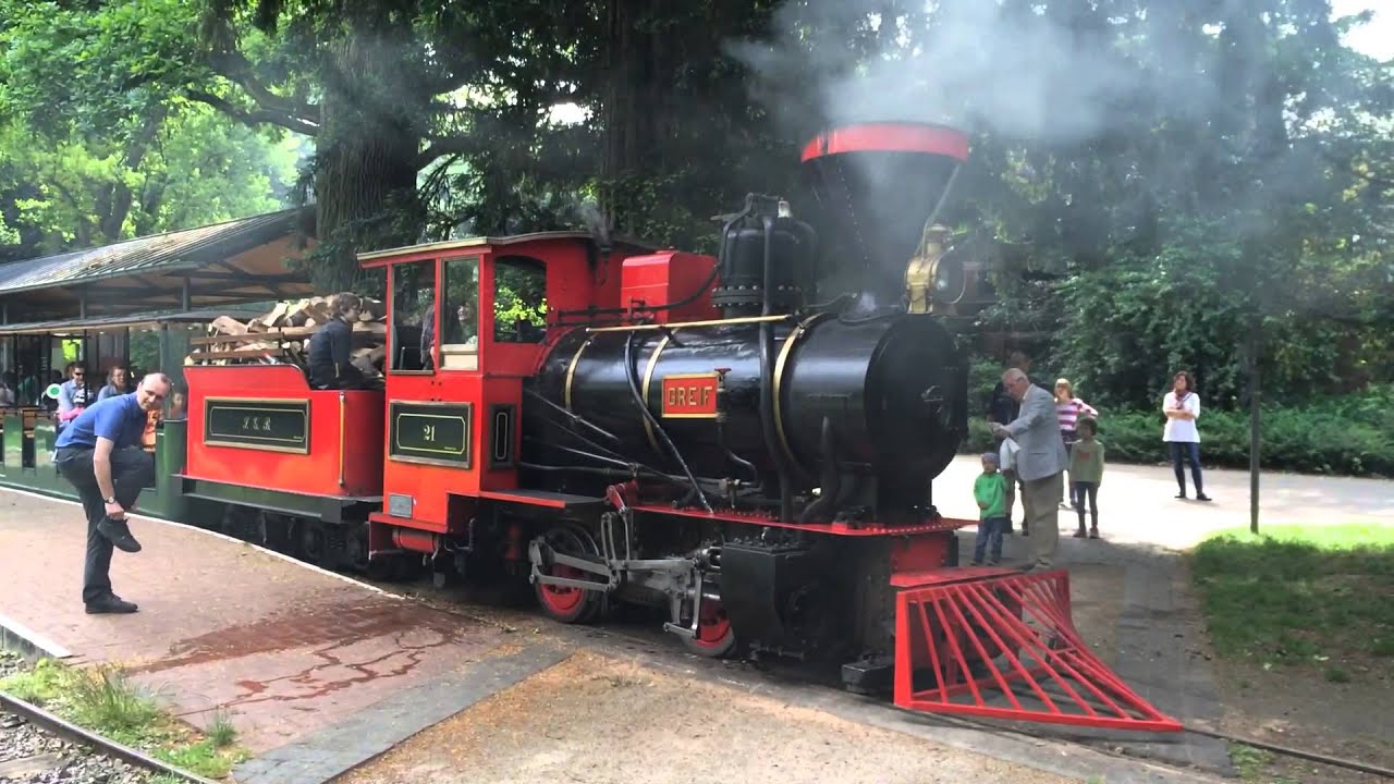 Steam train taking off - YouTube