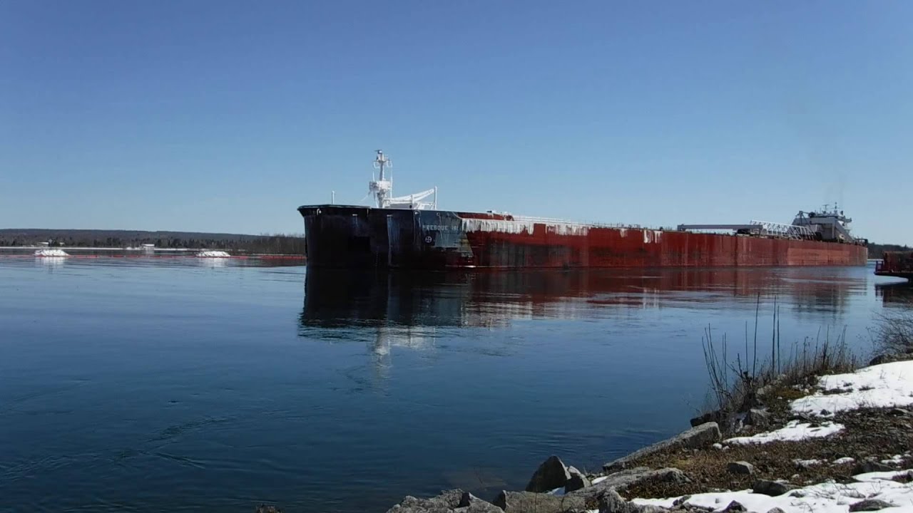 Great Lakes Freighter Presque Isle At Mission Point - YouTube