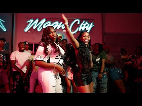 BunnaB, YKNiece - Innit (Official Music Video)