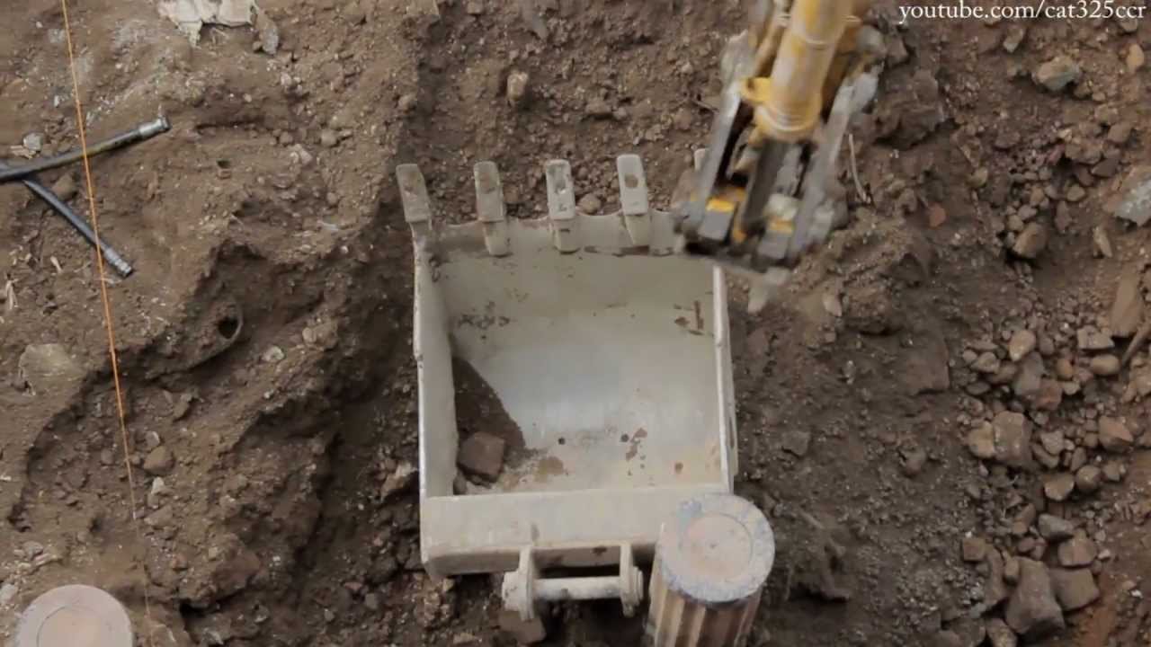 Komatsu PC200 attaching bucket with quick coupler - YouTube