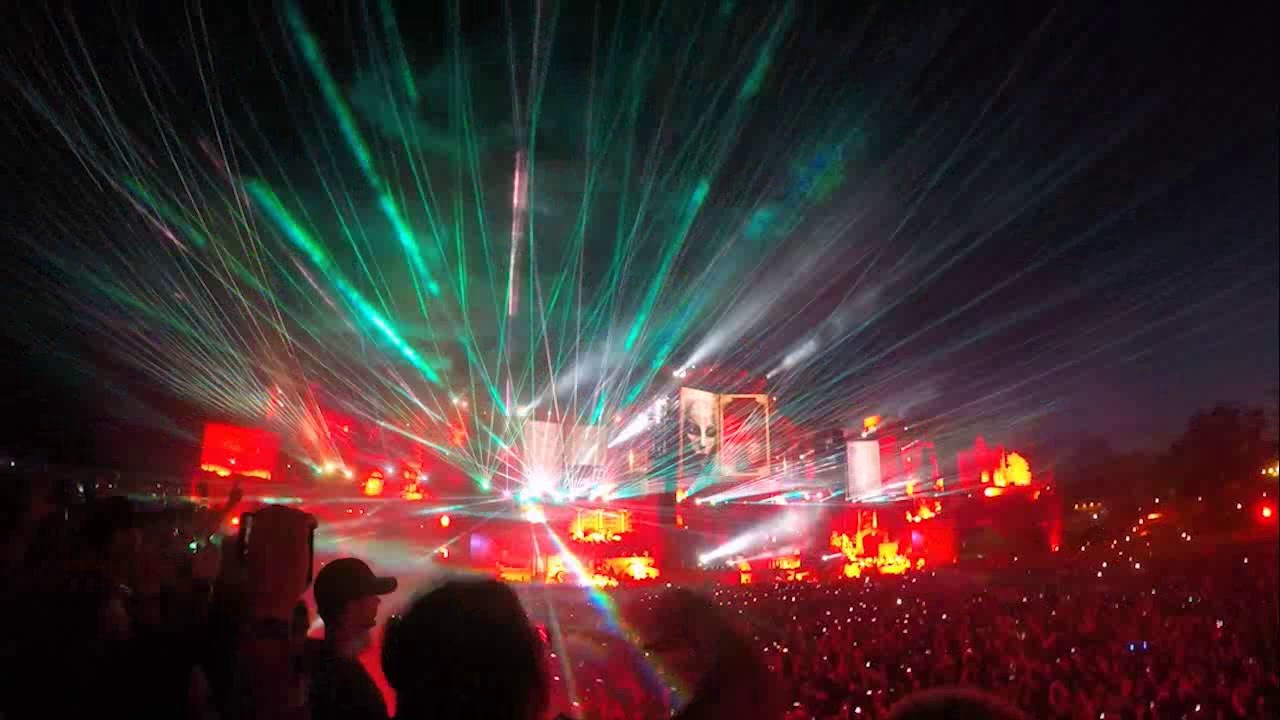 Armin van Buuren Tomorrowland light show - YouTube