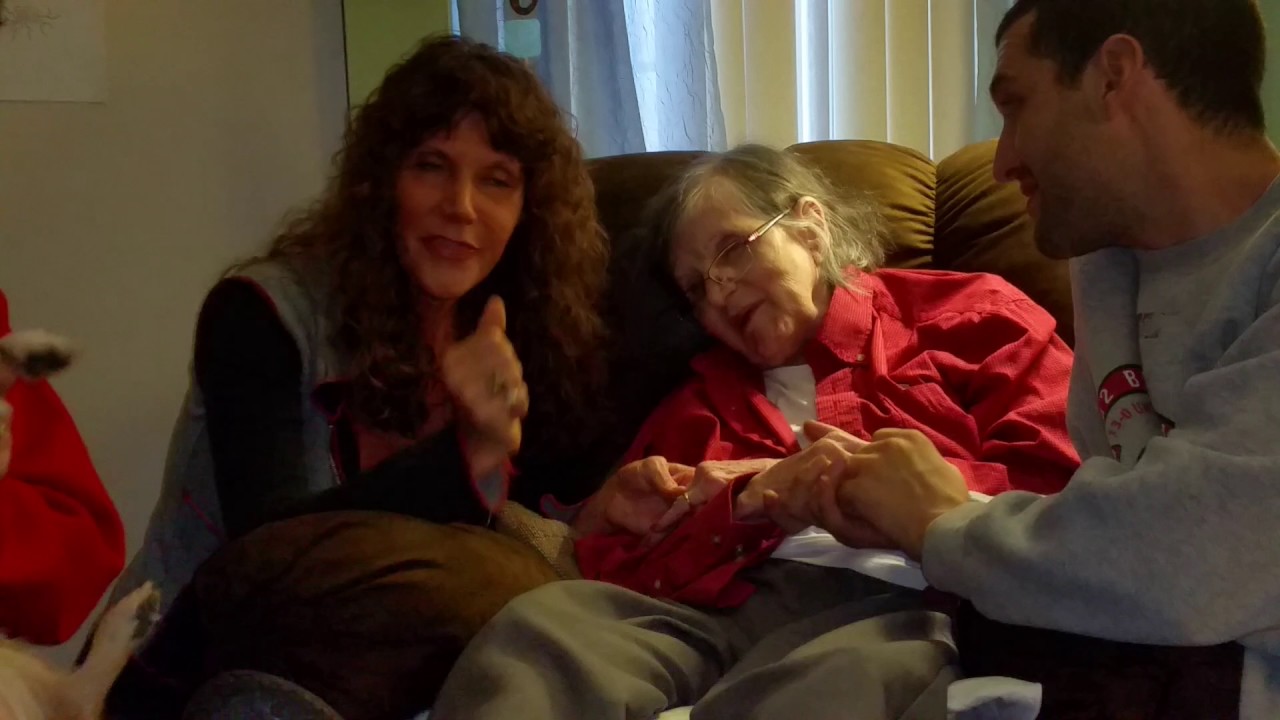 Go Buckeyes! Singing OSU Fight song - YouTube