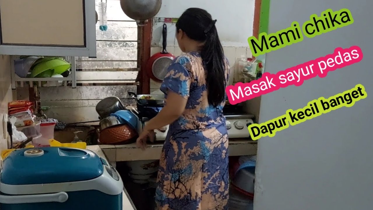 Mami chika pakai daster masak sayur pakis dan kecambah - YouTube