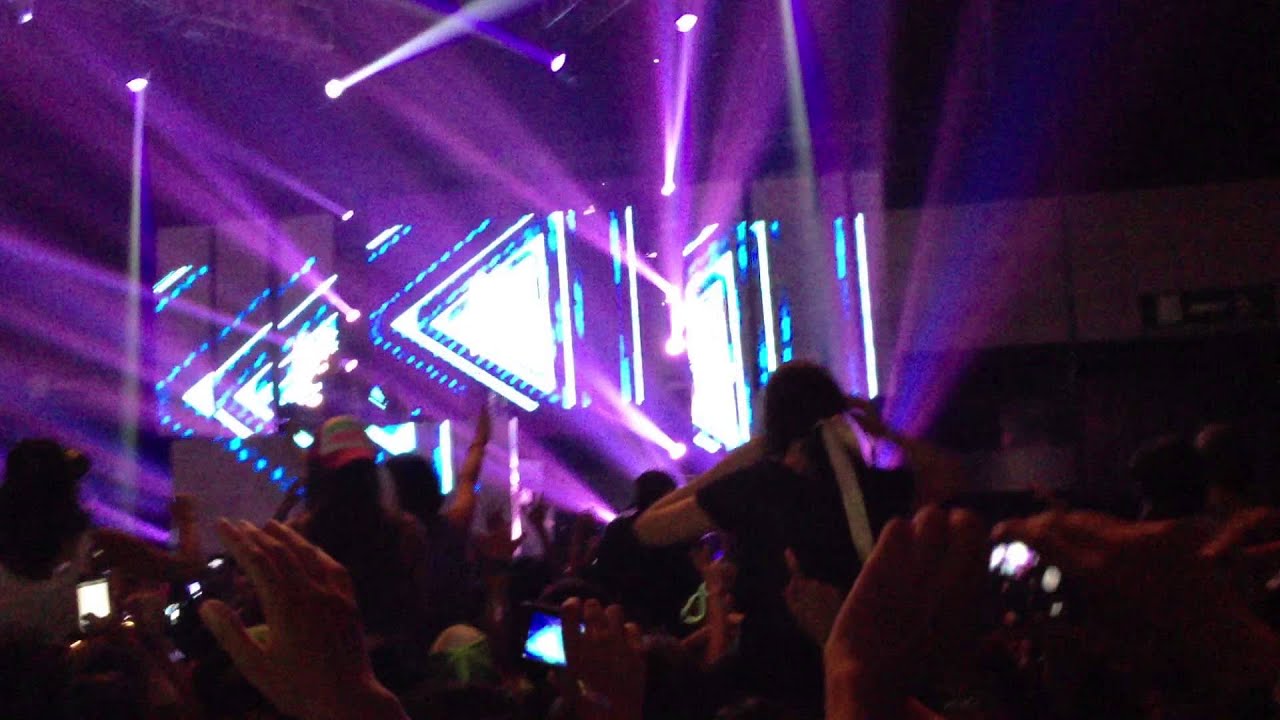 Steve Aoki - Aouki Jump Live HD - YouTube