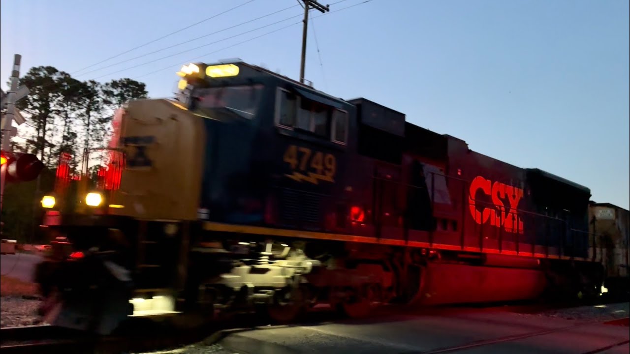 CSX Flared EMD SD70MAC 4749 Leads M603-12 at Crawford, FL - YouTube