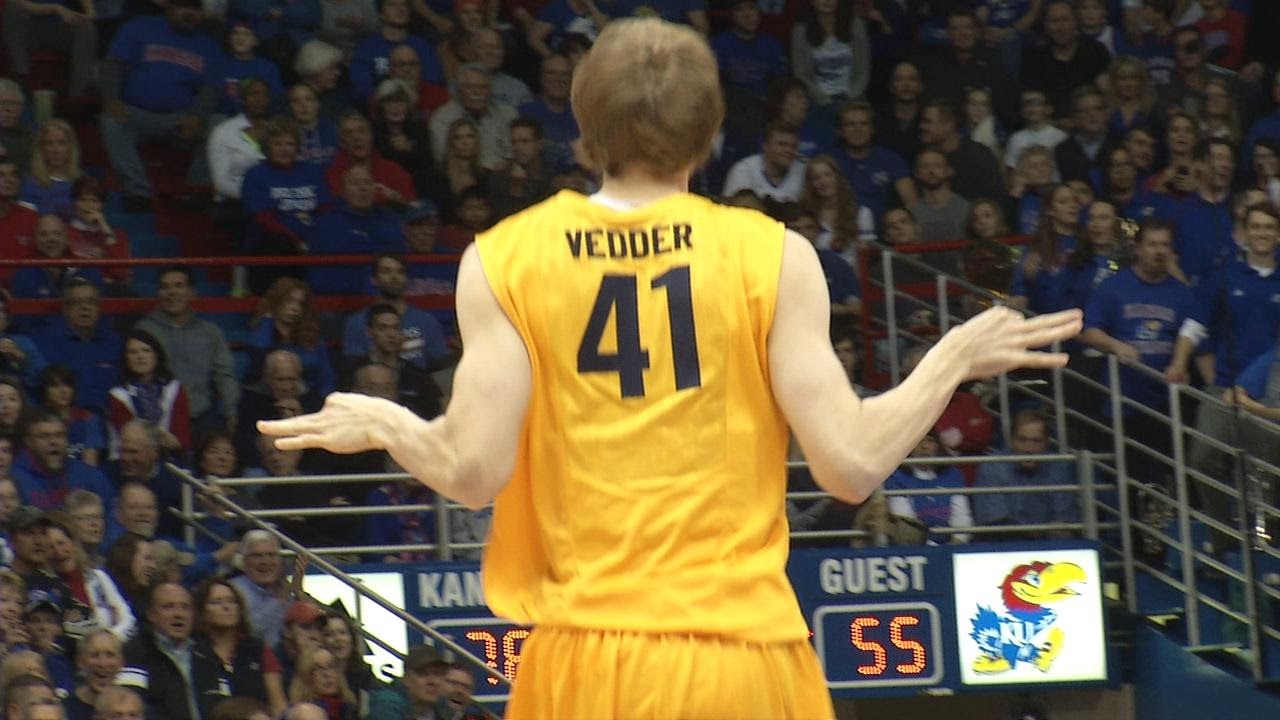 Kent State's 7'4" Blake Vedder 3-Point Celebration - YouTube