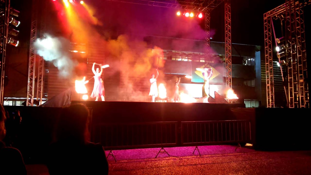 Dança com Fogo - Espetáculo Studio Festi - Marina Prado - YouTube