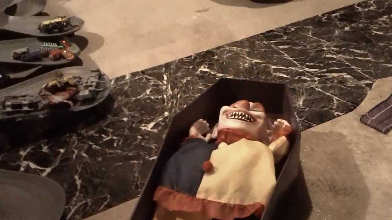 12 inch halloween animated ghoulish rising coffin clown - YouTube