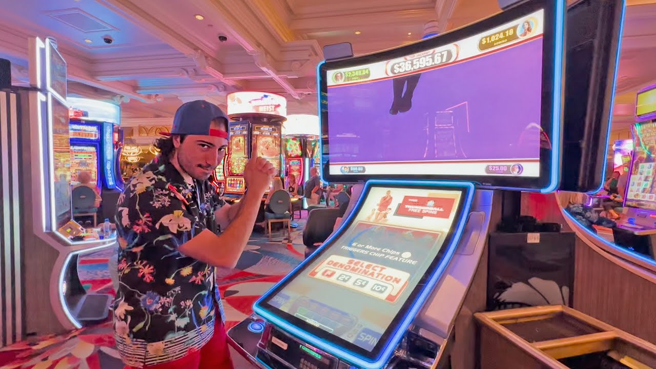 BEST SLOT BONUS EVER! (I Played The 007 Slot Machine In Las Vegas ...