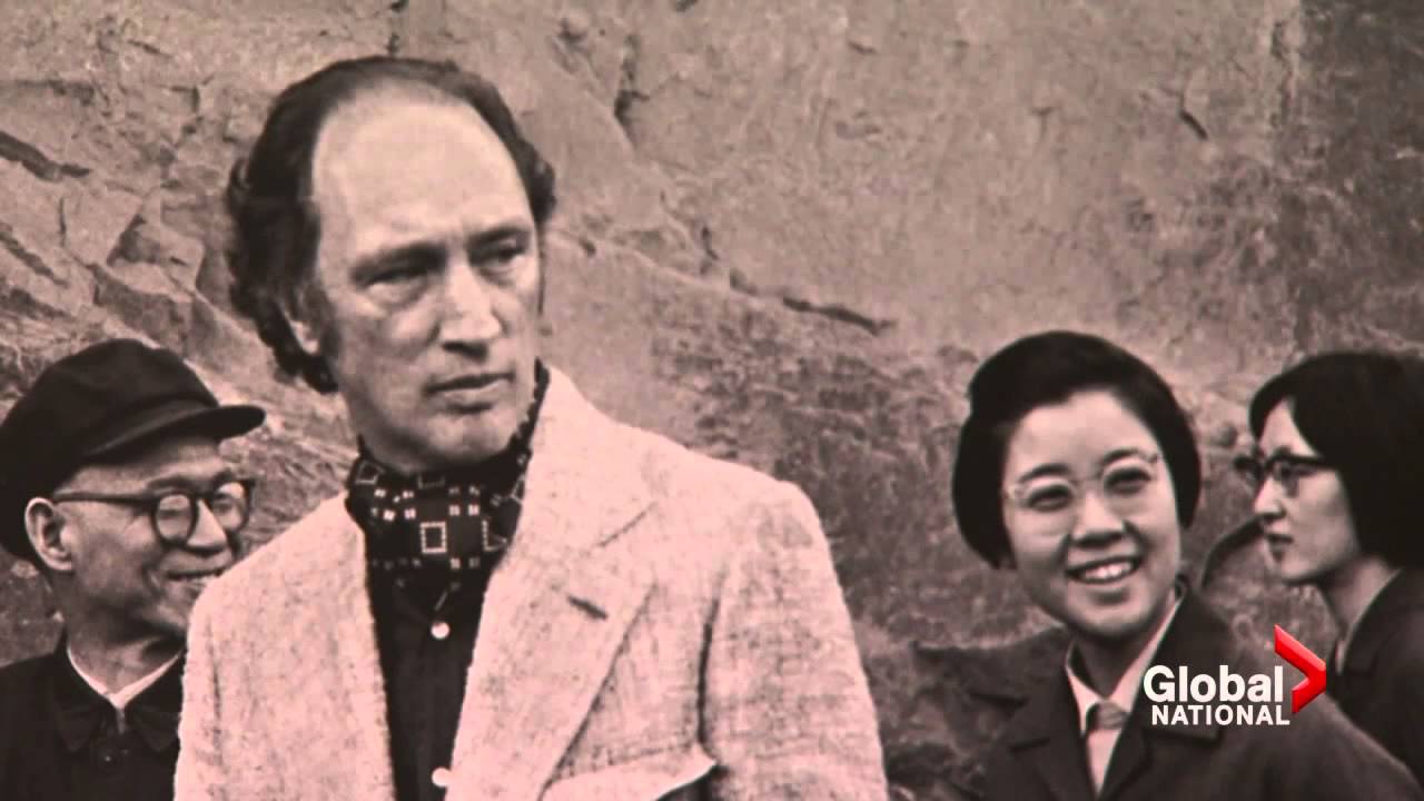 Trudeau in China exhibition - YouTube