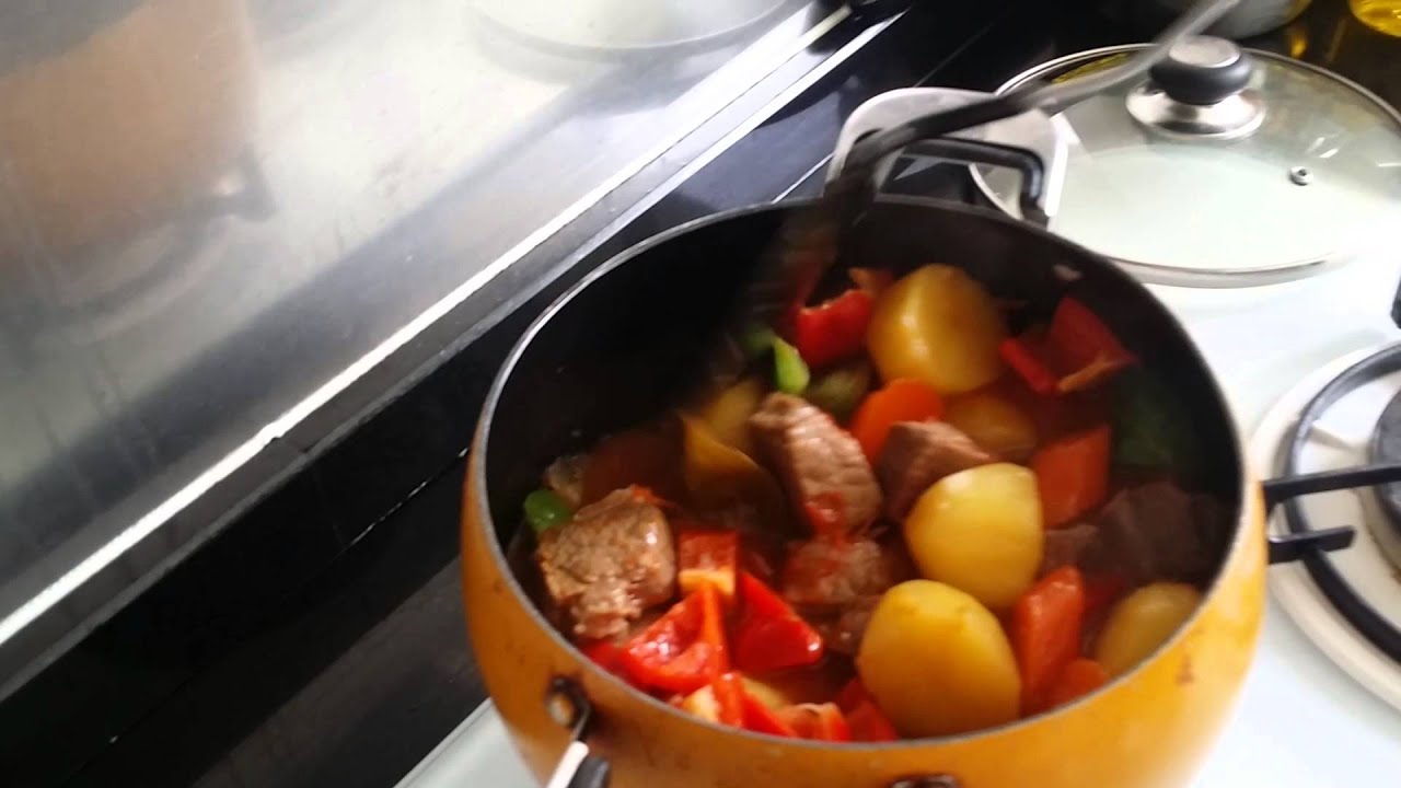 "Beef afritada" Filipino traditional foods part 2. - YouTube