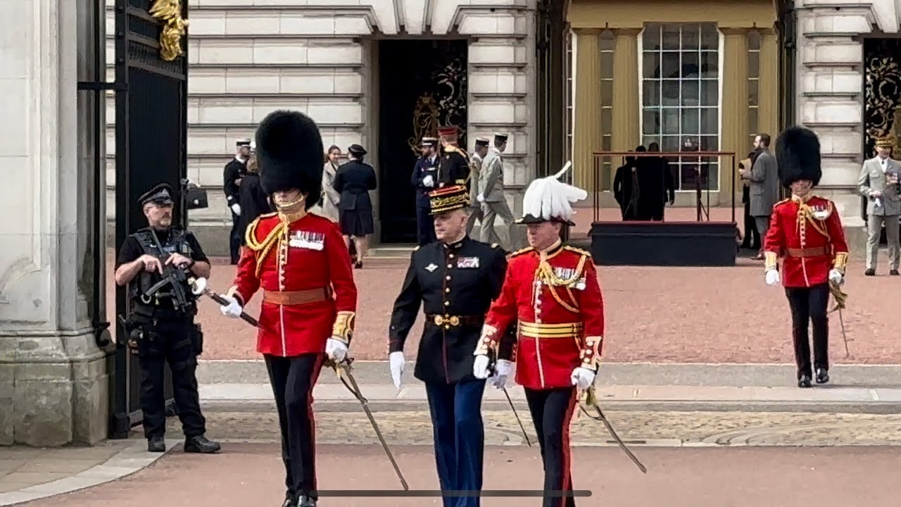 SPECTACULAR SCENES FROM THE HISTORICAL DAY AT BUCKINGHAM PALACE- THE ...