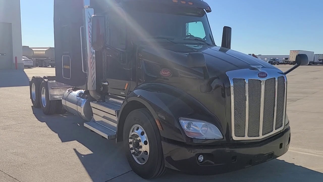 WALKAROUND: 2019 PETERBILT MODEL 579 - YouTube