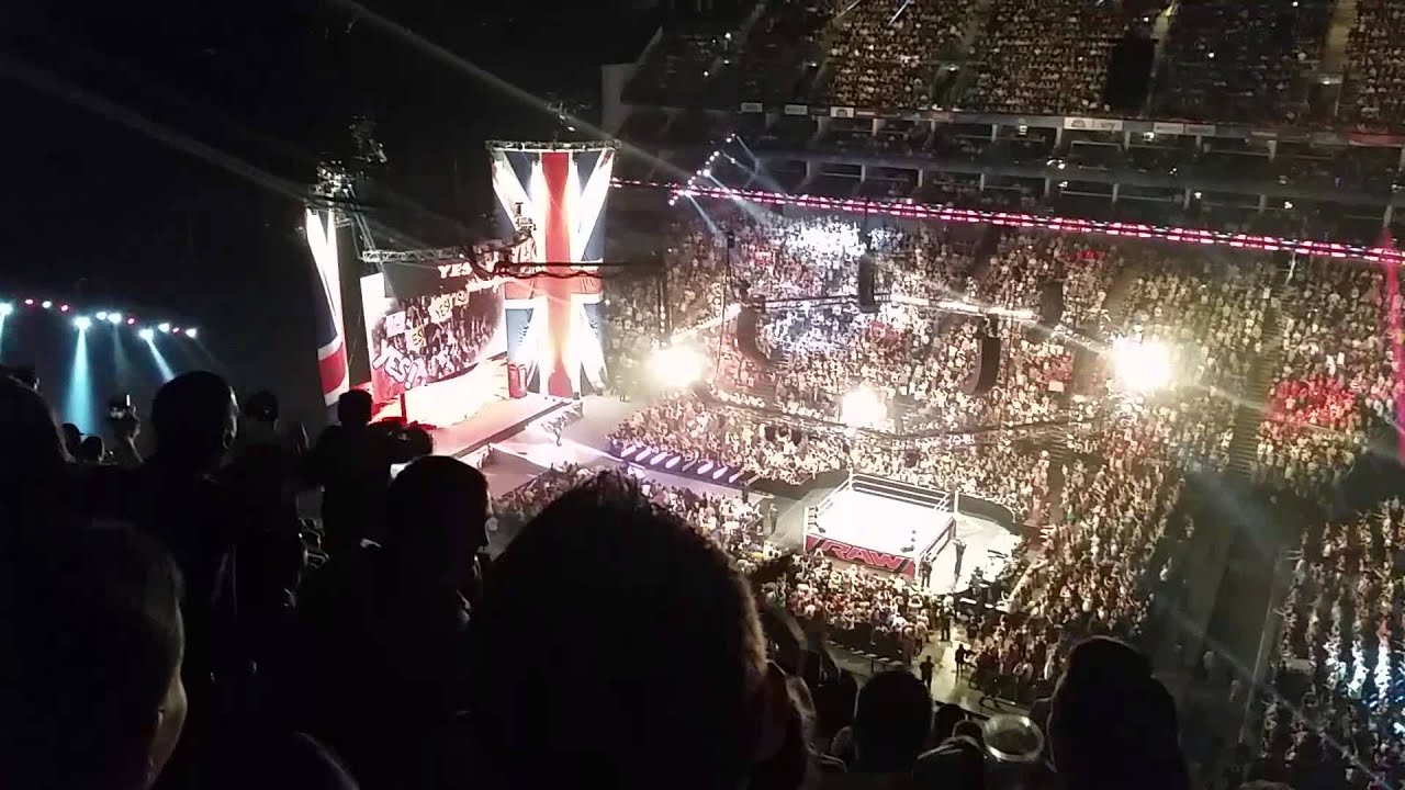 Stephanie McMahon WWE Raw o2 Arena London 19th May 2014 - YouTube