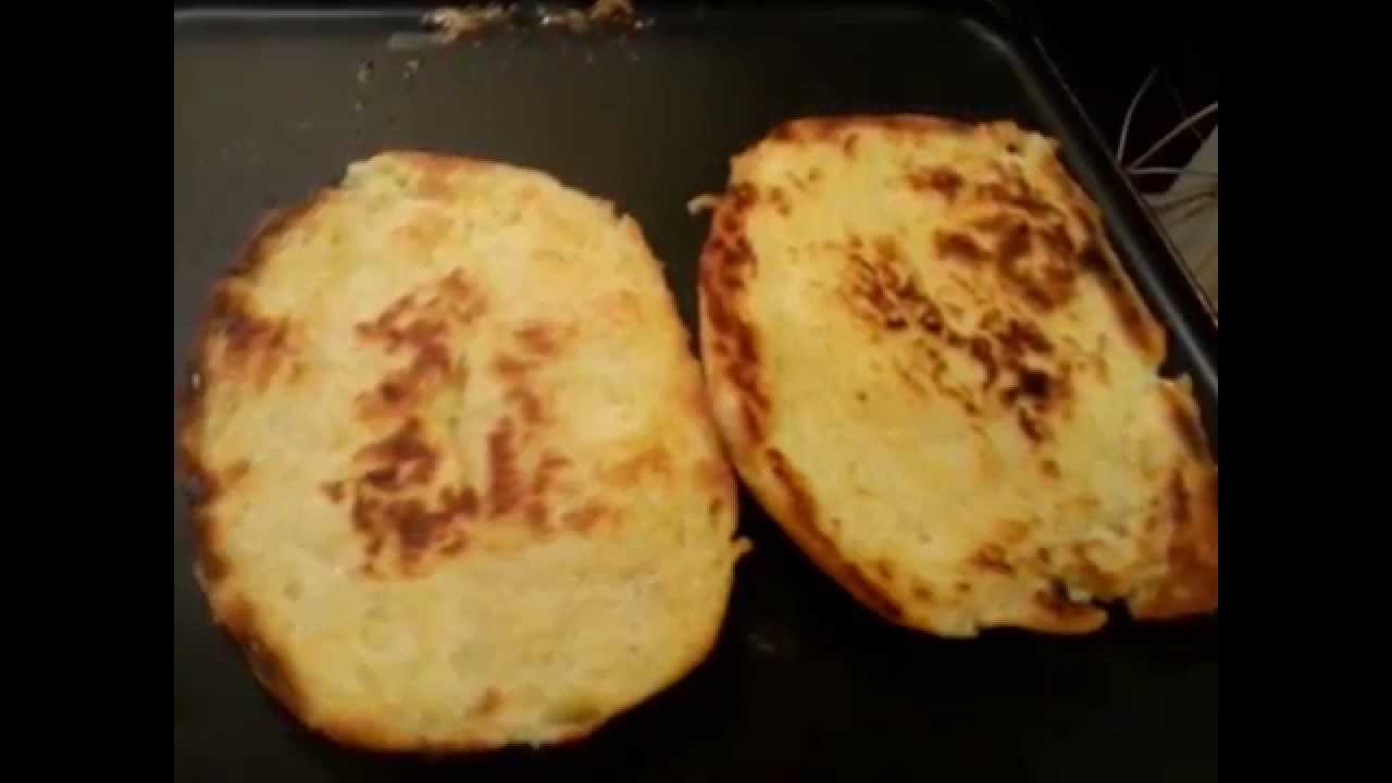 Bolillo tostado en el comal con mantequilla y al final azucar. - YouTube