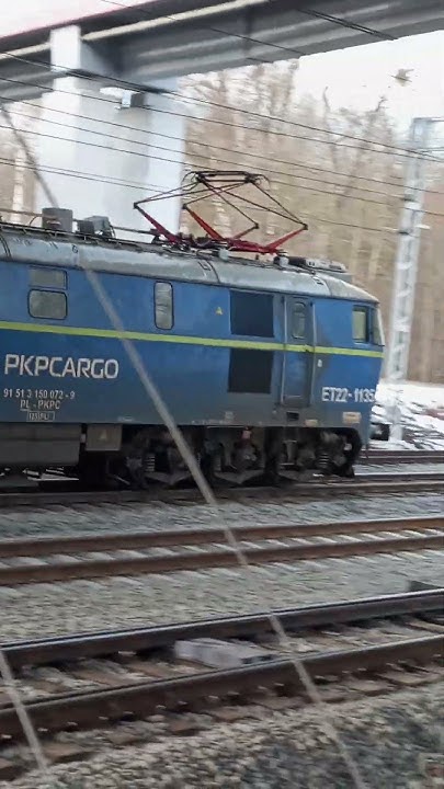 Przejazd Lokomotywy ET22 - 1135 z węglarkami PKP CARGO z RP1 przez PKP Zabrze - YouTube