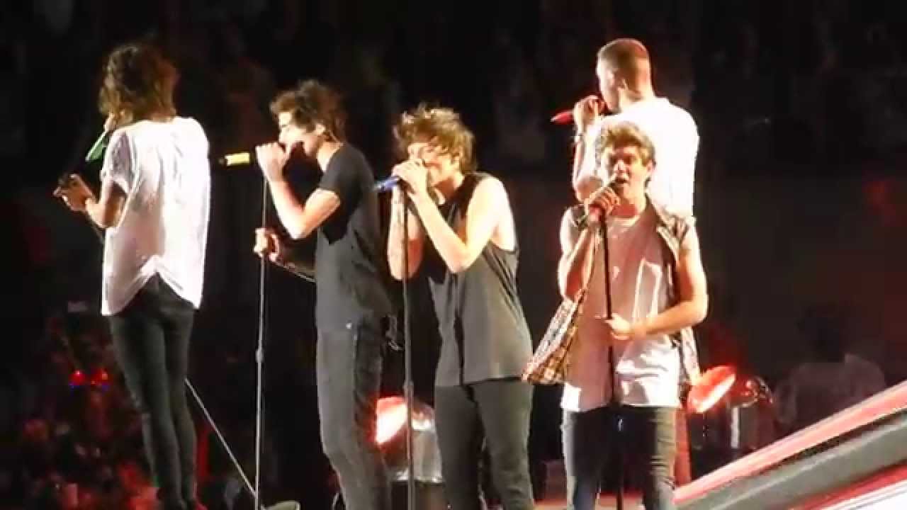 Right Now - One Direction WWA Tour Philly 8/13/14 - YouTube