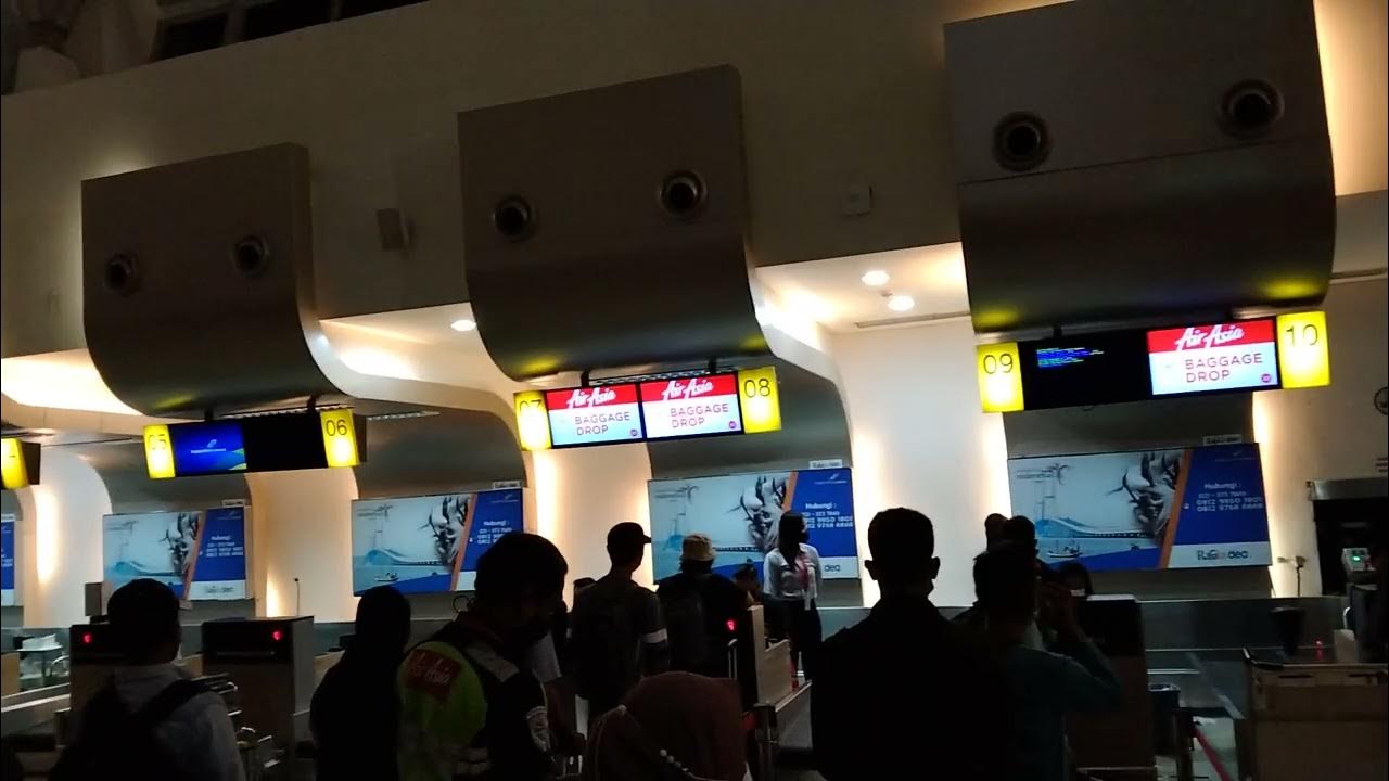 wow kenapa banyak kue jajan yg tertinggal di bandara - YouTube