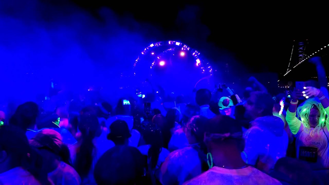 Blacklight Run Color Explosion - YouTube
