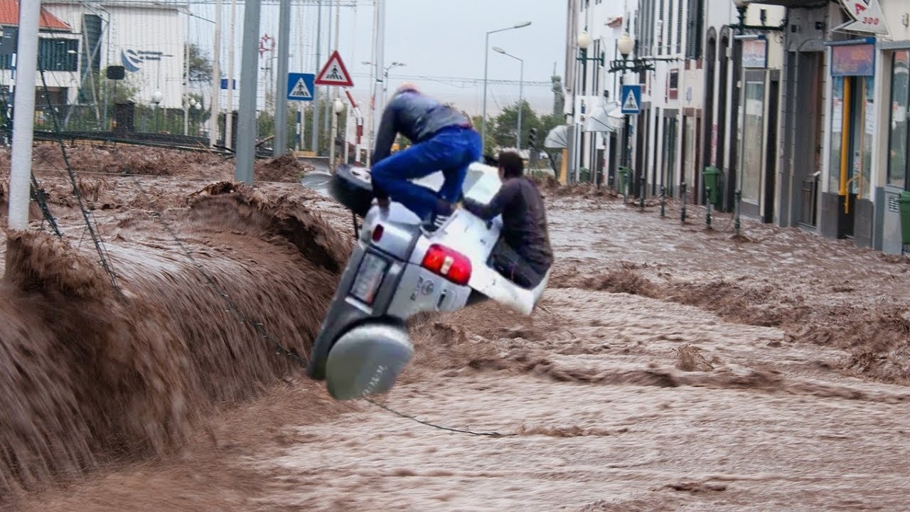 Tragedy in Saudi Arabia! Major flooding hits Mecca! - YouTube