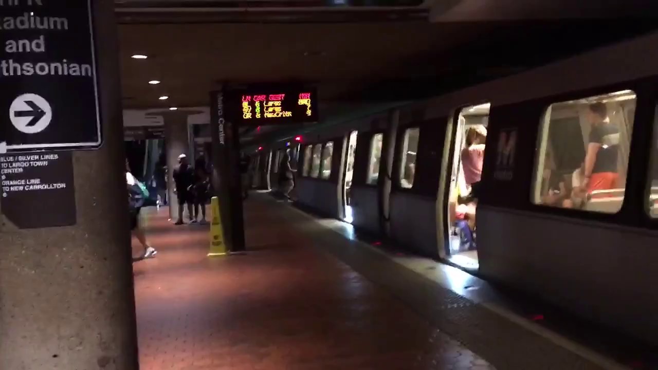 WMATA Blue Line train at Metro Center - YouTube
