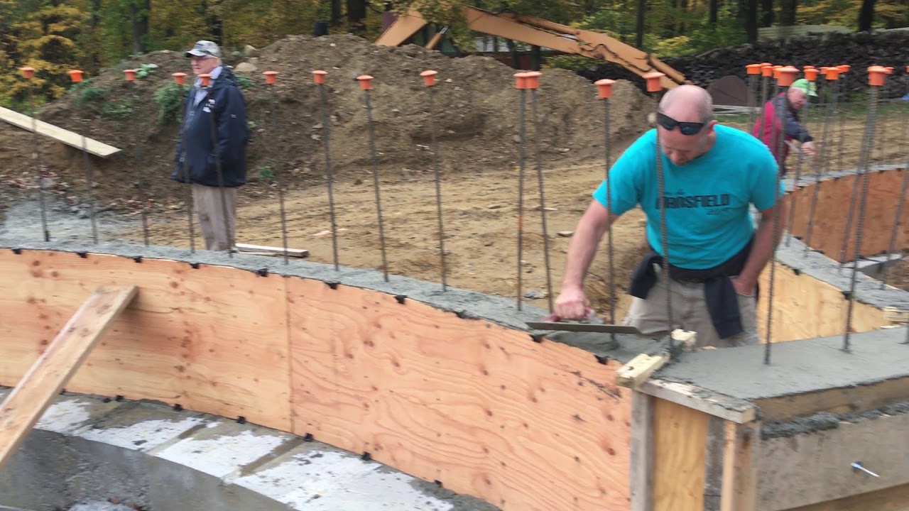 DIY Pouring a curved foundation - YouTube