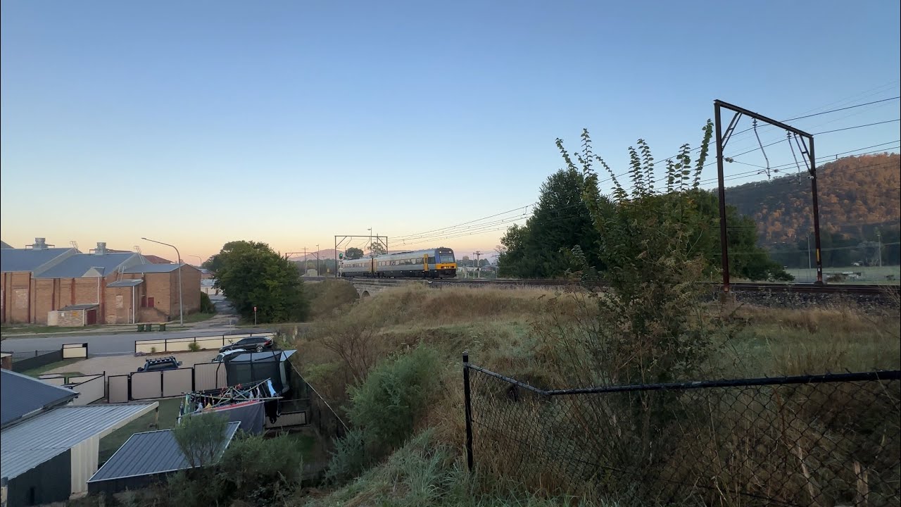 The Bathurst Bullet returning to Central in the early morning - YouTube