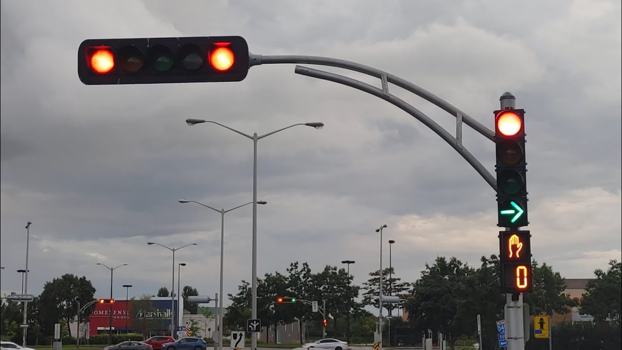 Right Turn Overlap and Lagging Through Arrow/Chevauchement de virage à ...
