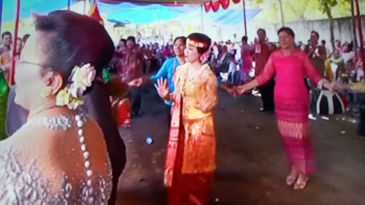 Boru batak pintar nari - YouTube