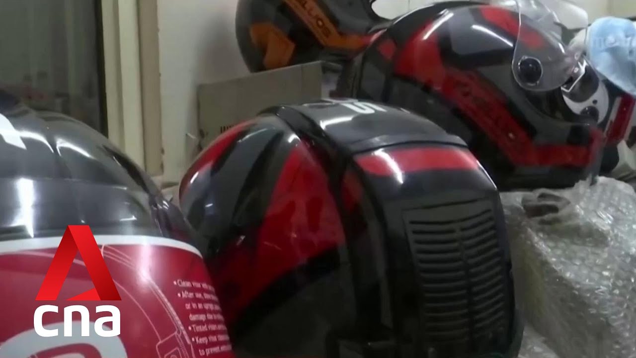 Start-up in India develops anti-pollution helmet - YouTube